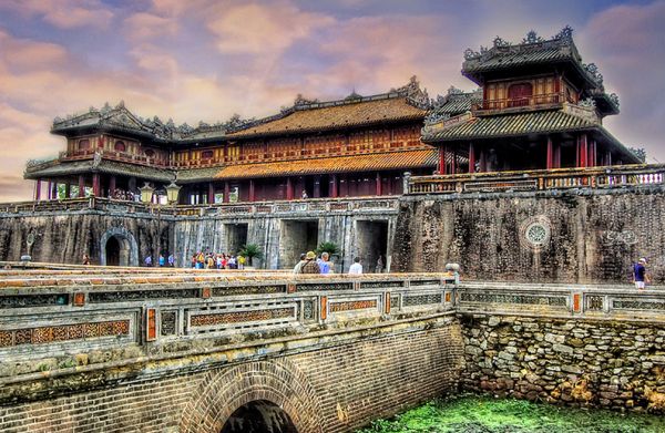 Kinh nghiệm du lịch Huế từ A – Z: Ăn gì, chơi gì, ở đâu?